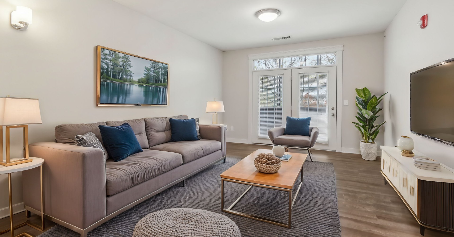 Apartment Photo Gallery | City Flats on Walnut